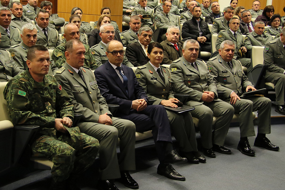 Gjeneral brigade Manushaqe Shehu merr drejtimin e Komandës së Doktrinës ...