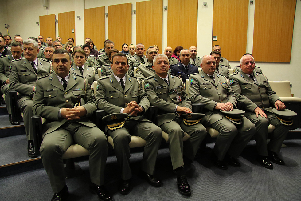 Gjeneral brigade Manushaqe Shehu merr drejtimin e Komandës së Doktrinës ...