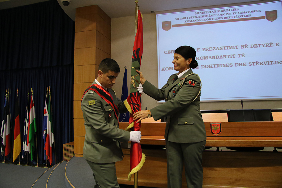 Gjeneral brigade Manushaqe Shehu merr drejtimin e Komandës së Doktrinës ...