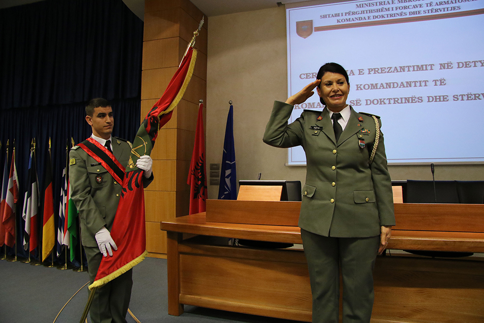 Gjeneral brigade Manushaqe Shehu merr drejtimin e Komandës së Doktrinës ...