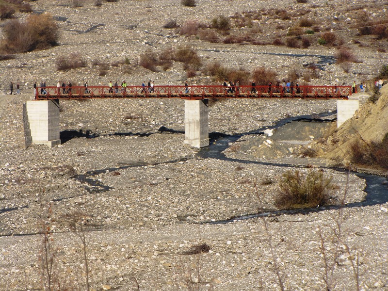 FA ndërtojnë 45 m urë “bailey” në Grazhdan të Gramshit