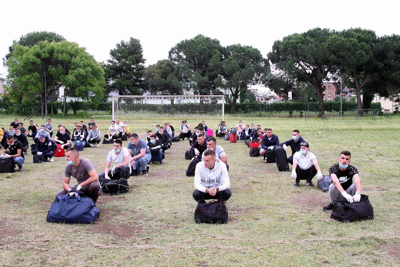 127 rekrutë të rinj rifillojnë Stërvitjen Individuale Bazë në Shkollën ...